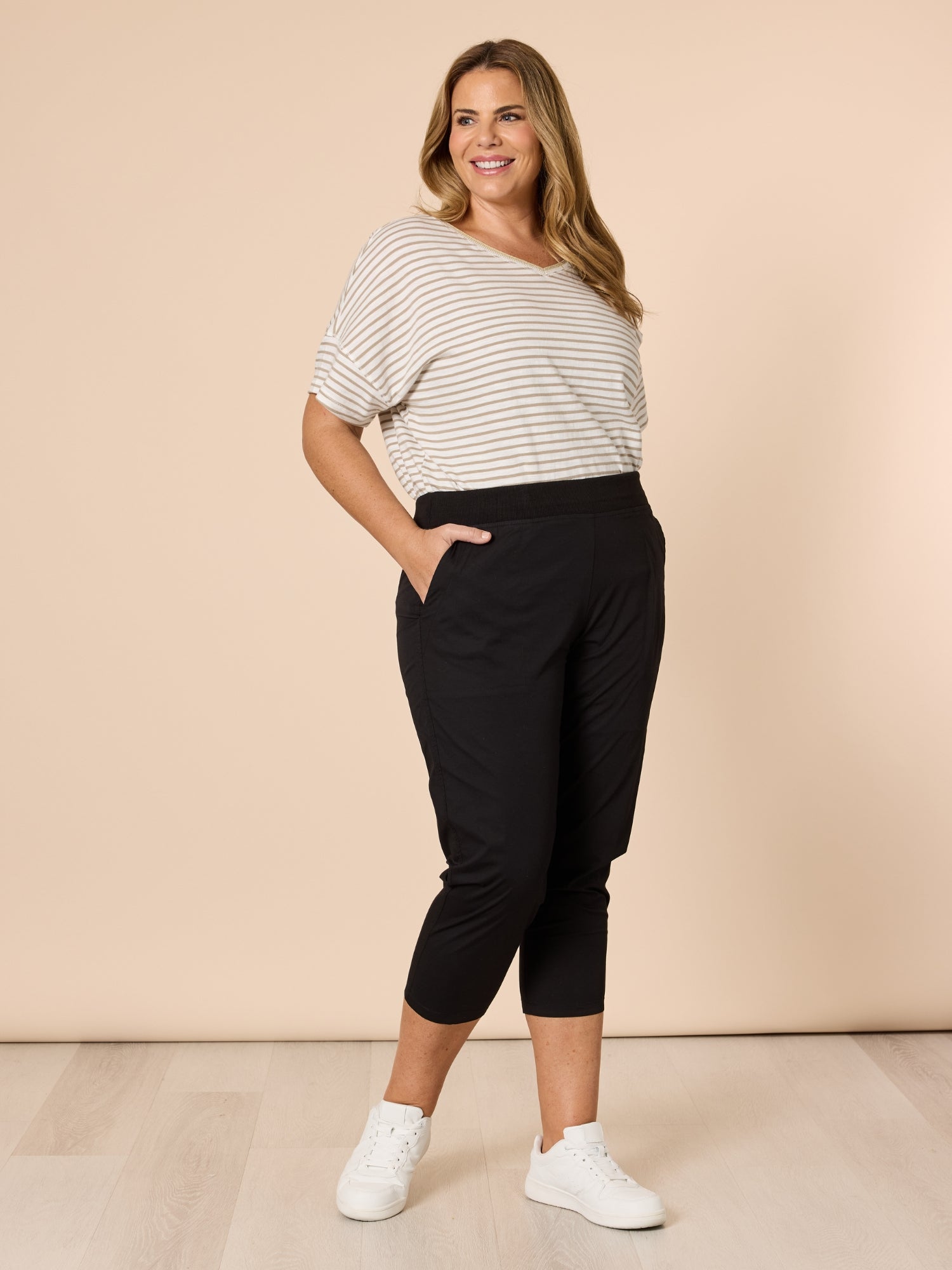 Santorini Cotton Capri Pant - Black – RC & Co