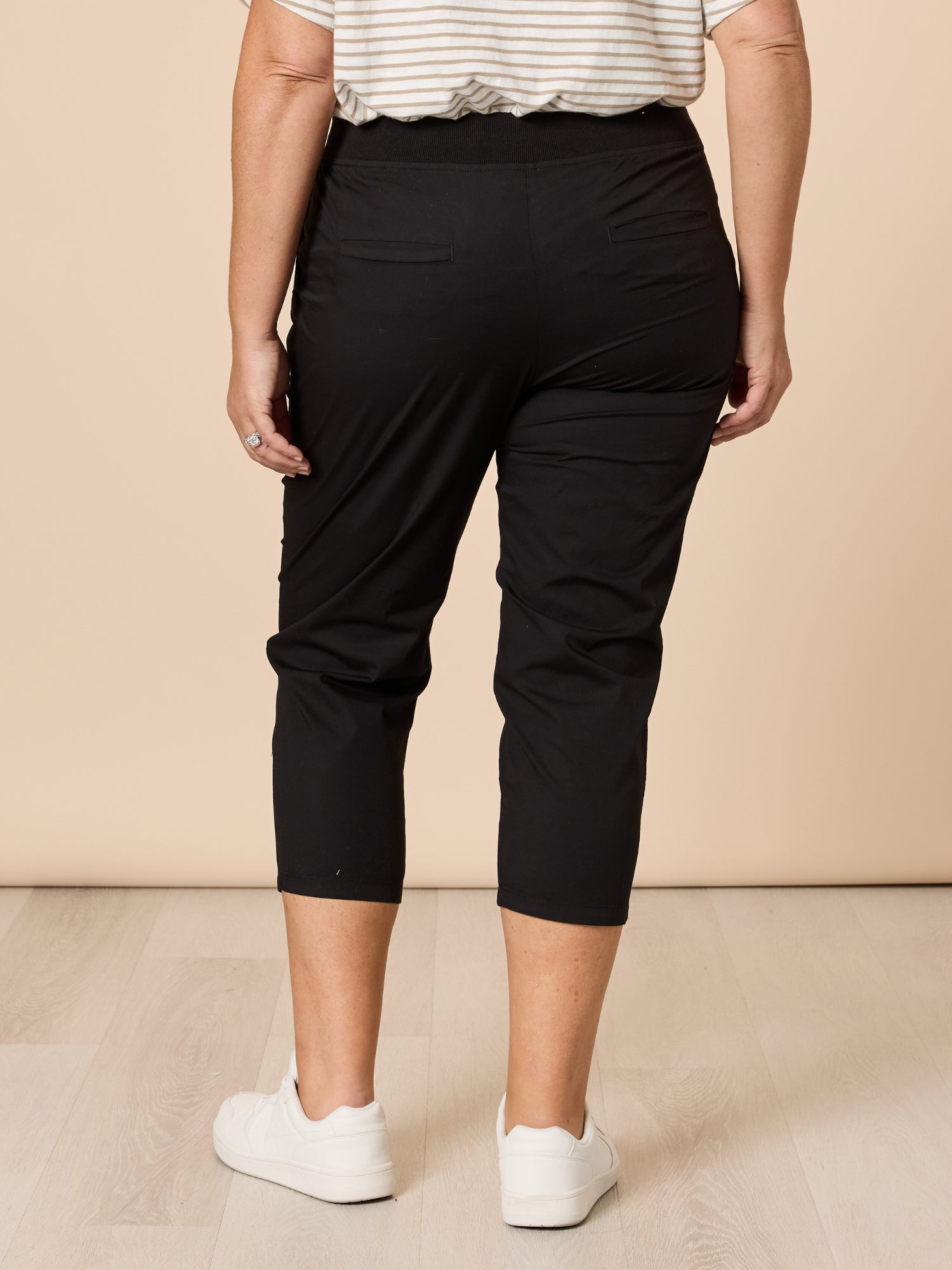 Santorini Cotton Capri Pant - Black – RC & Co