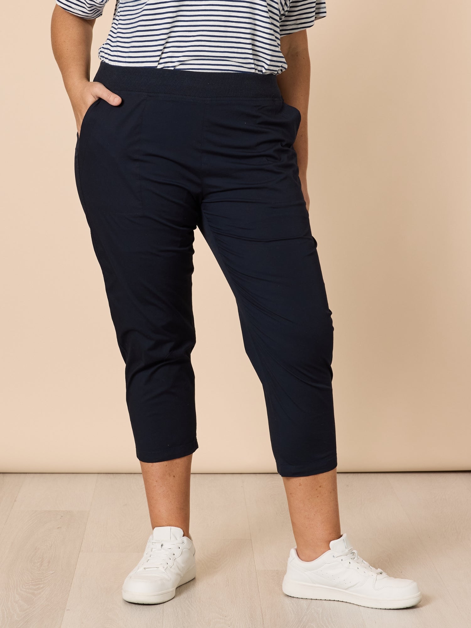 Santorini Cotton Capri Pant - Navy – RC & Co