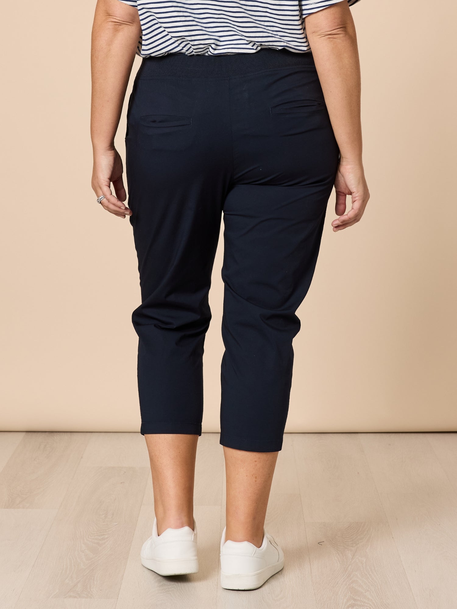 Santorini Cotton Capri Pant - Navy – RC & Co